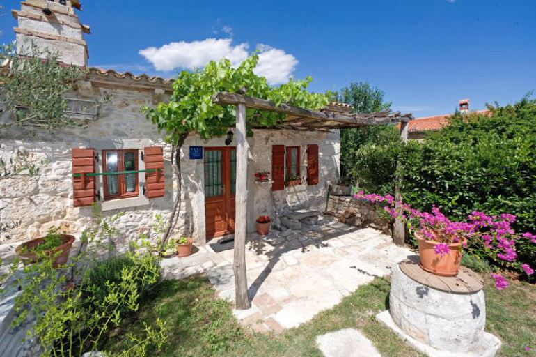 Adorable little rustic house in a small village just three houses | My ...