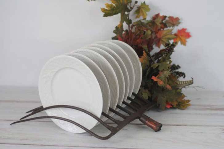 Amazing decoration ideas from an old rake | My desired home