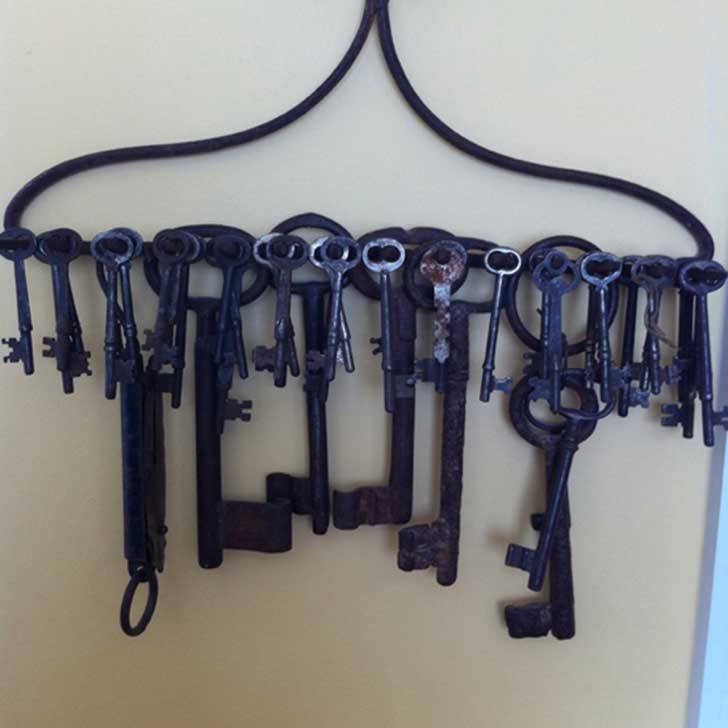 Amazing decoration ideas from an old rake | My desired home