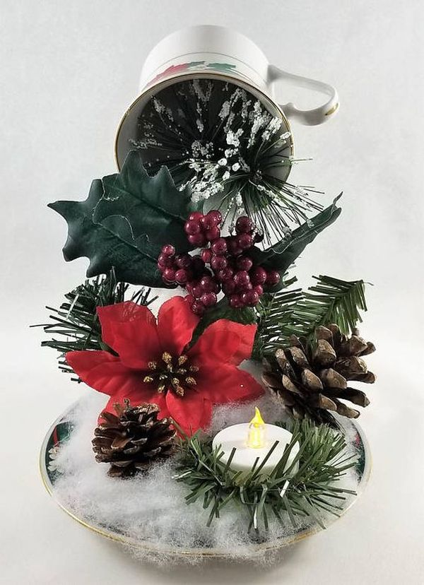 17 Amazing Christmas decorations with ornaments spilled from cups ...