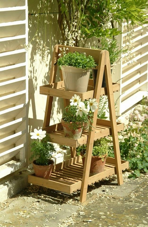Build DIY flower stands yourself - Use old wooden ladders as flower ...