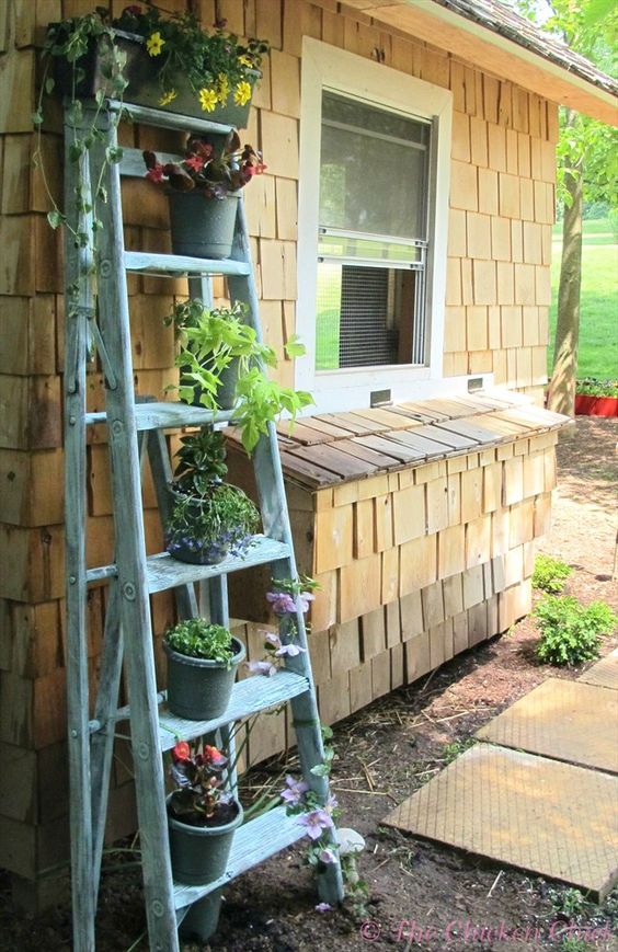 Build DIY flower stands yourself - Use old wooden ladders as flower ...