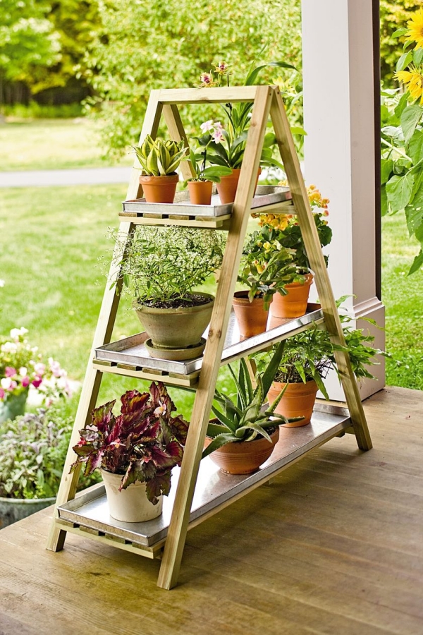 Build DIY flower stands yourself - Use old wooden ladders as flower ...