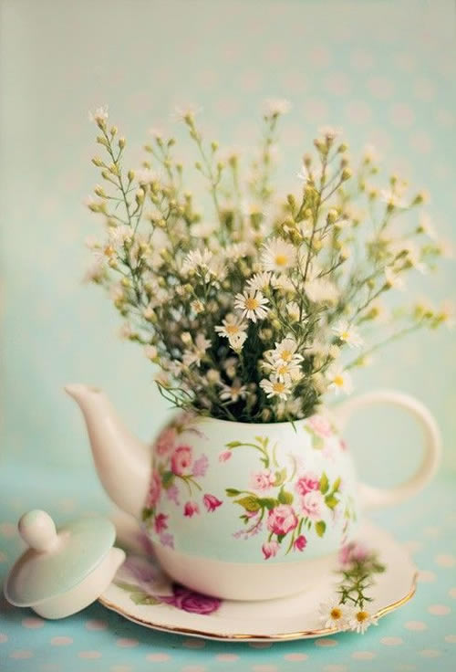 Excellent DIY examples to make farmhouse cup decoration with flowers ...
