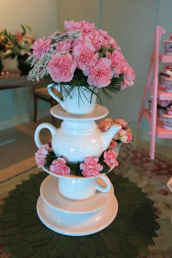 Excellent DIY examples to make farmhouse cup decoration with flowers ...