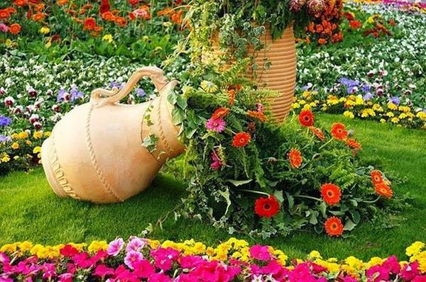 Clay pots, decorative stone and flowers - 28 ideas for the most ...