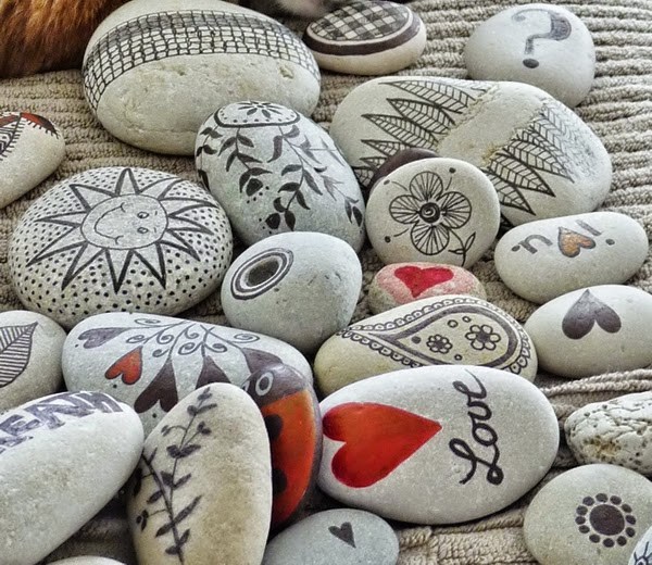 Beautiful decorations with painted stones | My desired home