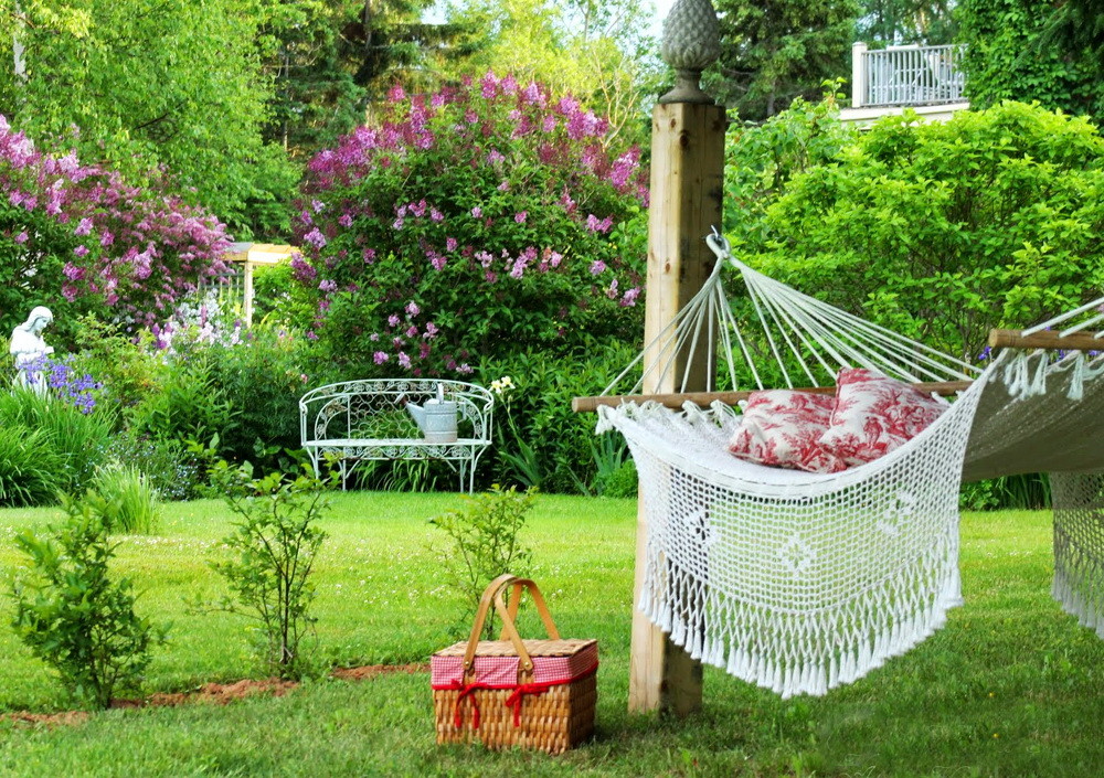 Cozy-spring mood in the garden - amazing ideas | My desired home