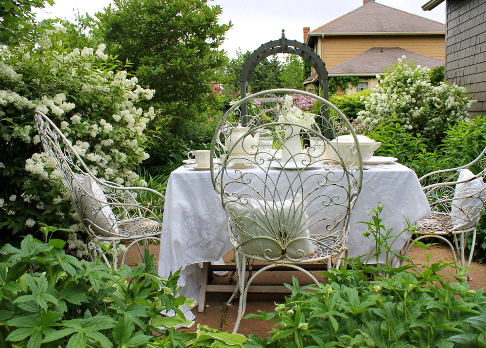 Cozy-spring mood in the garden - amazing ideas | My desired home