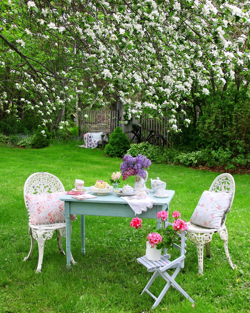 Cozy-spring mood in the garden - amazing ideas | My desired home