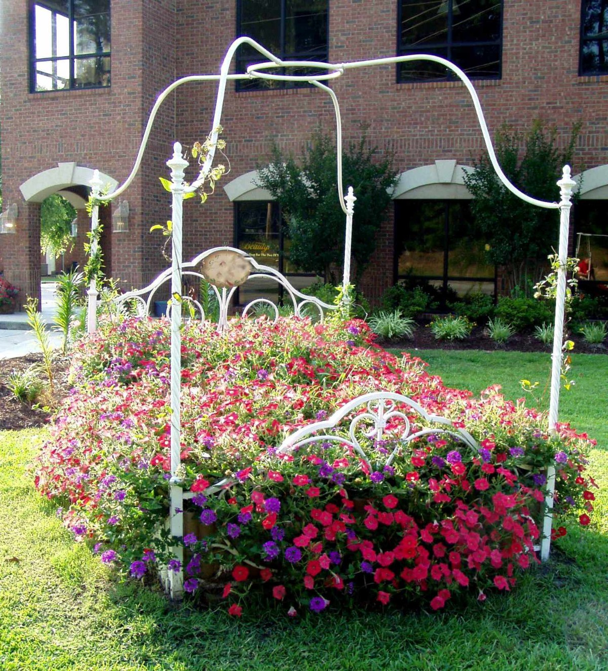 Wonderful DIY flower bed design ideas for a fantastic atmosphere in ...
