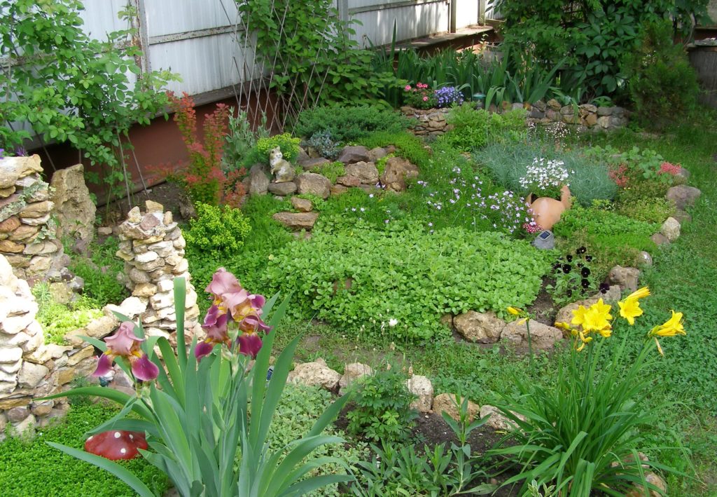 50 DIY Stone flower beds and rock gardens that will boost your garden ...