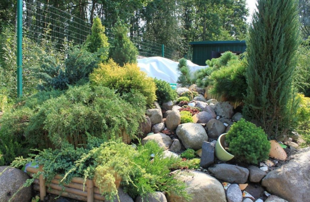 50 DIY Stone flower beds and rock gardens that will boost your garden ...