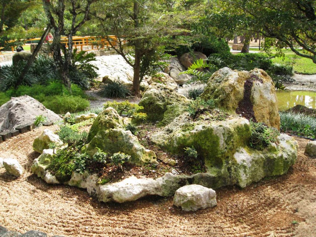 50 DIY Stone flower beds and rock gardens that will boost your garden ...
