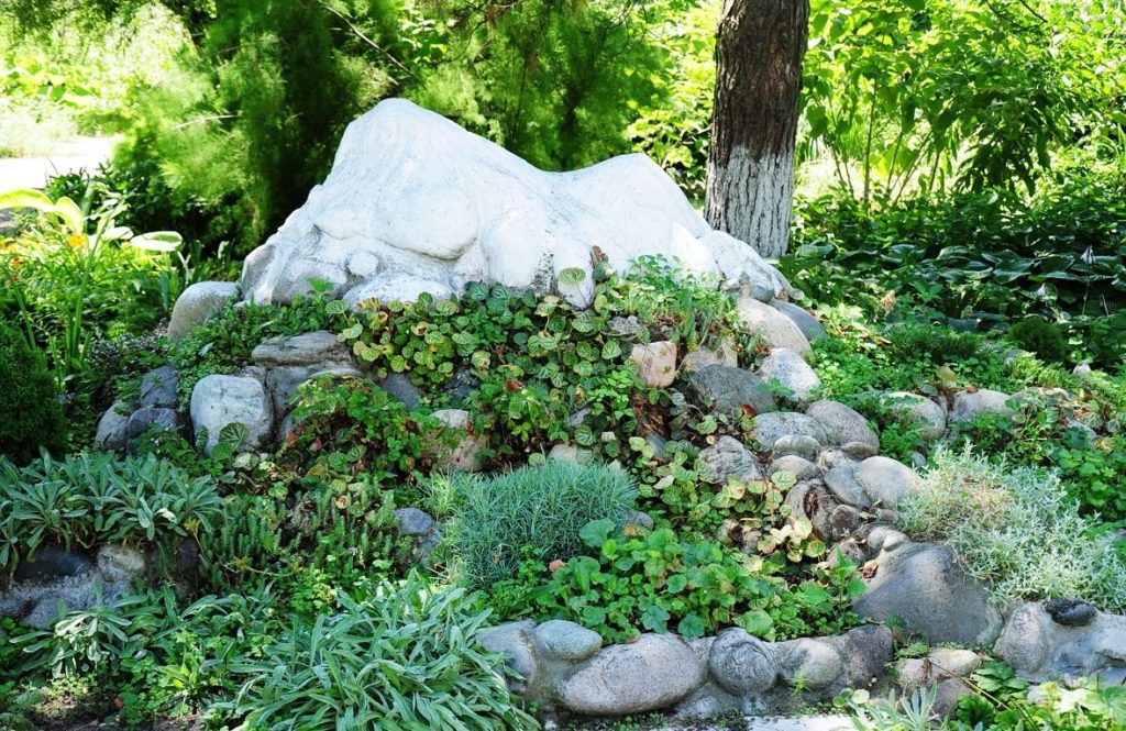 50 DIY Stone flower beds and rock gardens that will boost your garden ...