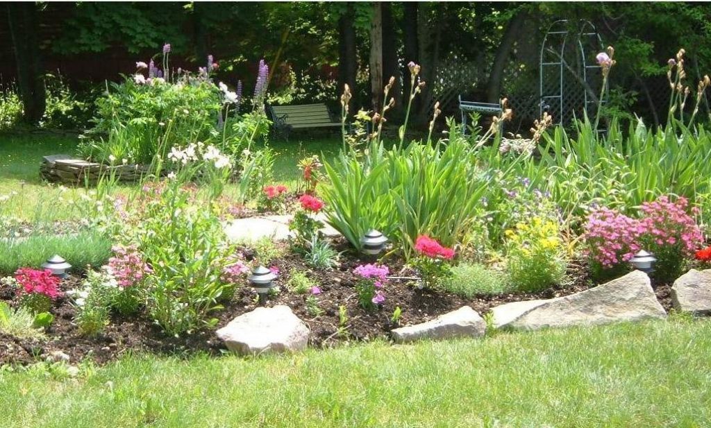 50 DIY Stone flower beds and rock gardens that will boost your garden ...