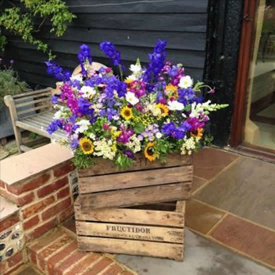 DIY garden decoration with wooden crates | My desired home