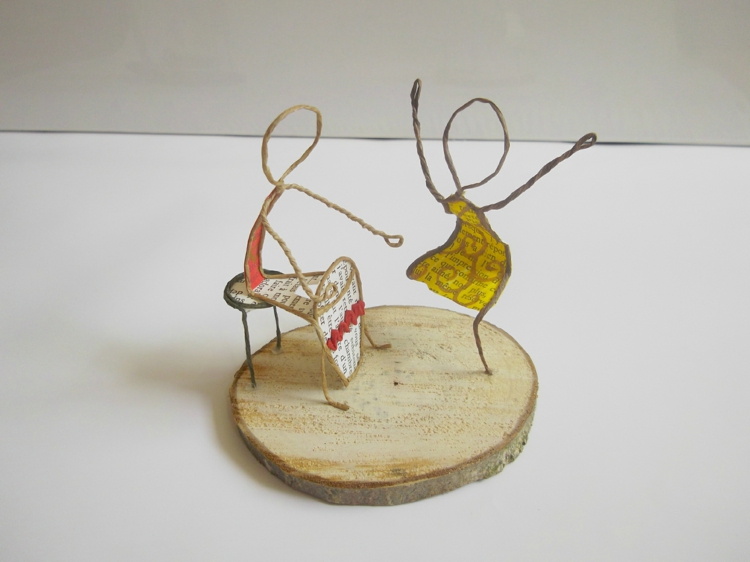 Craft figures with paper and wire for any decoration occasion with this ...