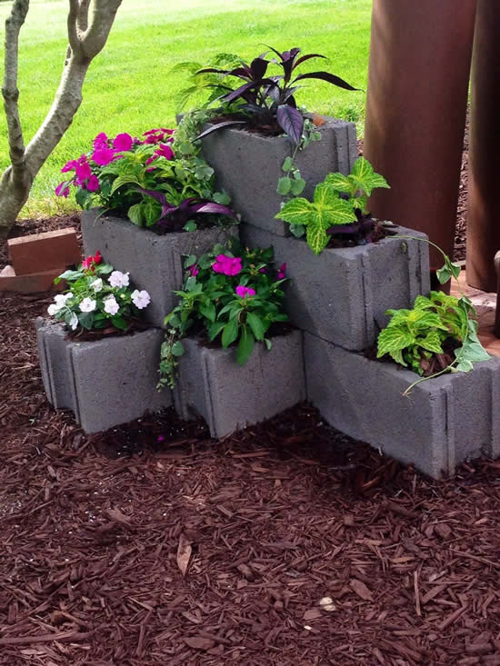 Creative tips and DIY ideas for garden with concrete blocks | My ...