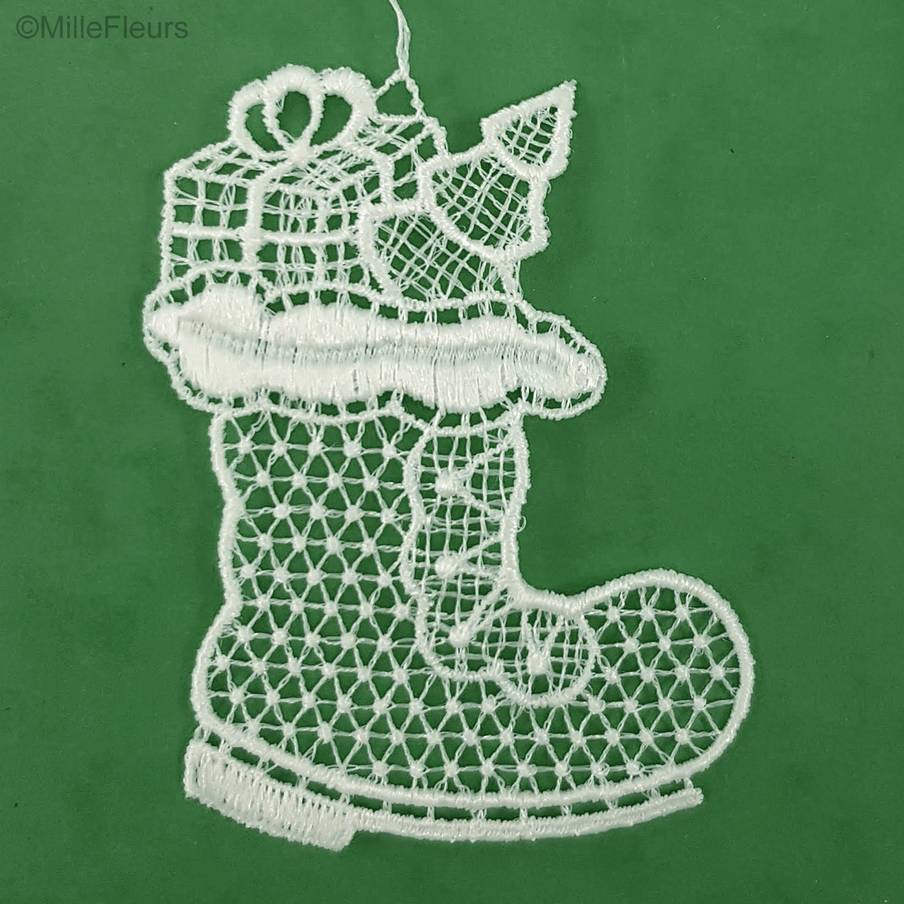 DIY Christmas ornaments from lace for a nostalgic touch to your home ...