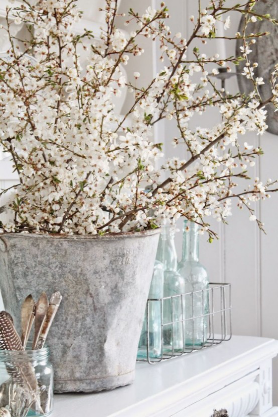 Romantic spring decoration with cherry blossoms - let your home bloom ...