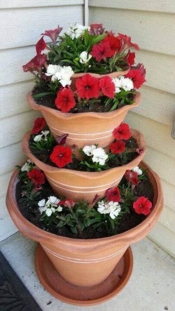 DIY Flower towers, a pleasant surprise in the yard and garden of your ...