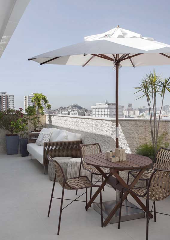 Sofa on the balcony: see photos, tips and how to choose your own | My ...