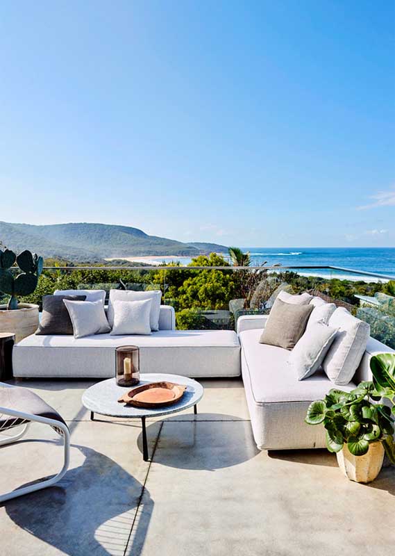 Sofa on the balcony: see photos, tips and how to choose your own | My ...