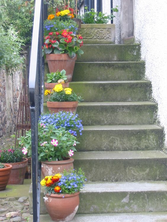 Decorate the outside stairs with flower pots - 32 fresh farmhouse ...