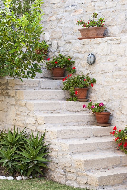 Decorate the outside stairs with flower pots - 32 fresh farmhouse ...