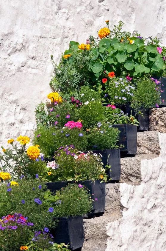 Decorate the outside stairs with flower pots - 32 fresh farmhouse ...