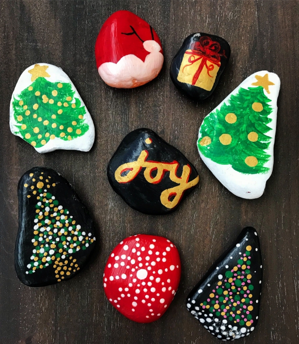 Stone painting for Christmas - artistic DIY ideas and tips for a ...