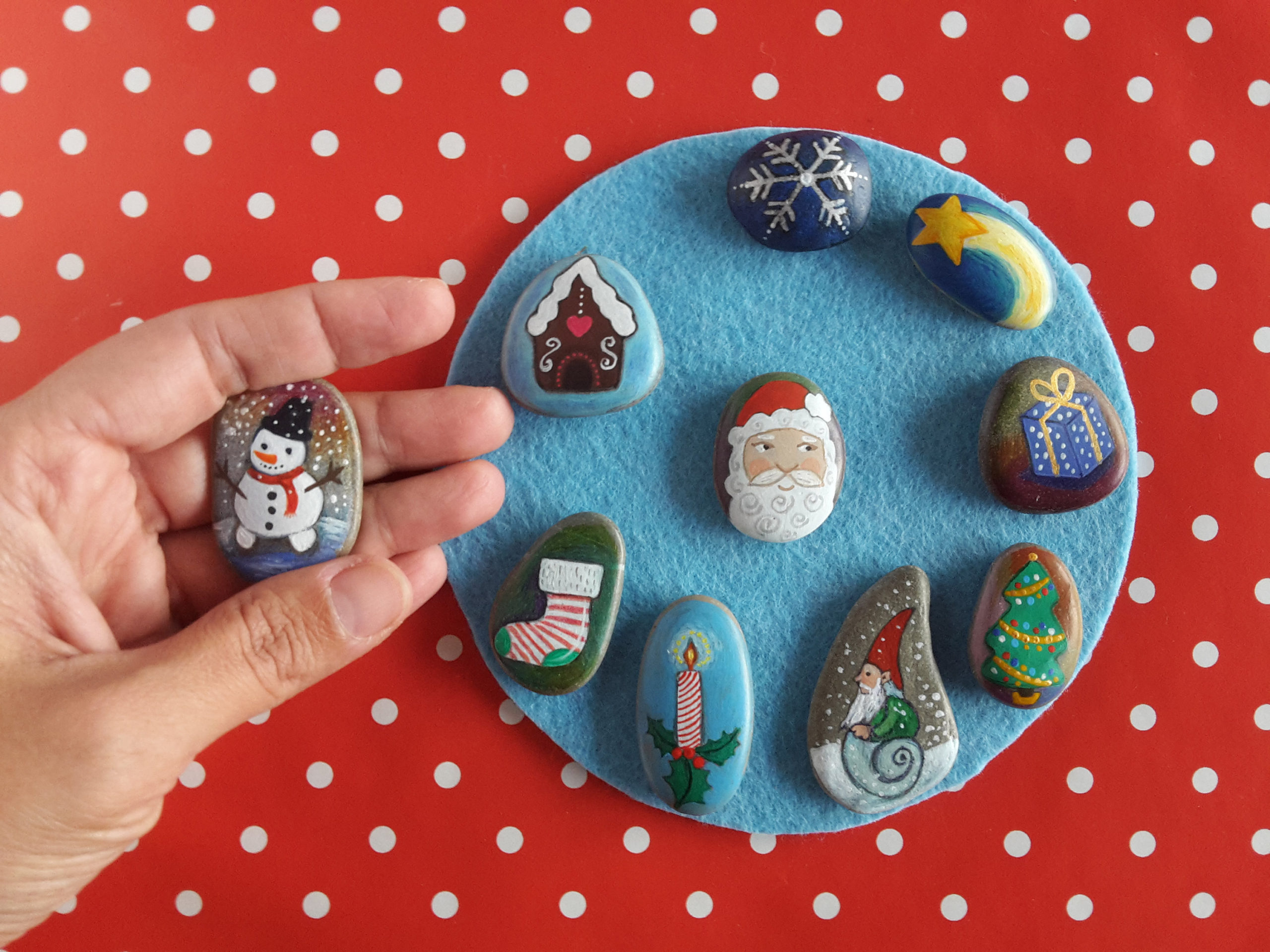Stone painting for Christmas - artistic DIY ideas and tips for a ...