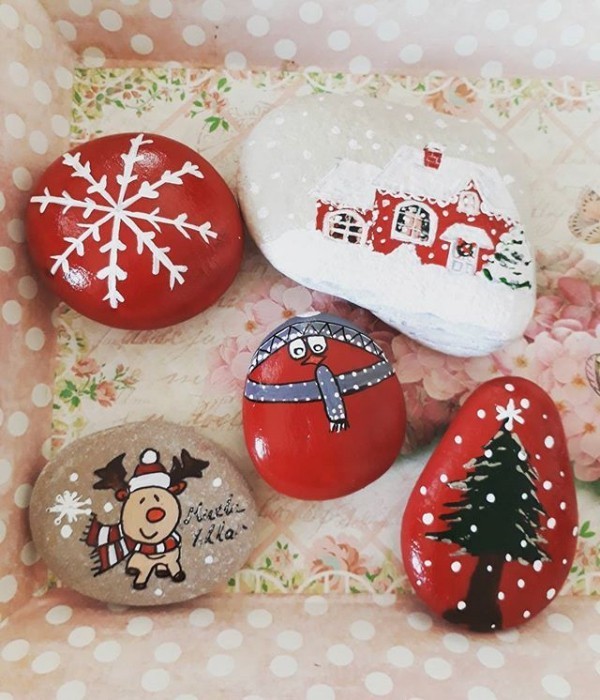 Stone painting for Christmas - artistic DIY ideas and tips for a ...