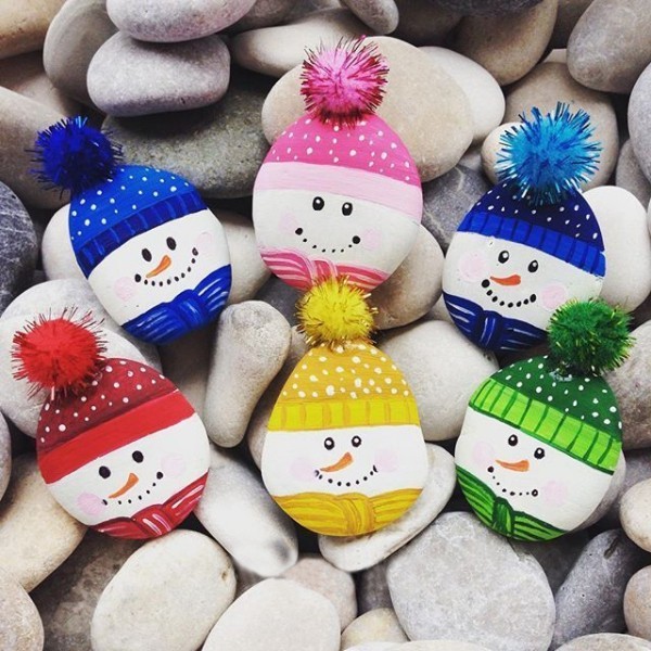 Stone painting for Christmas - artistic DIY ideas and tips for a ...