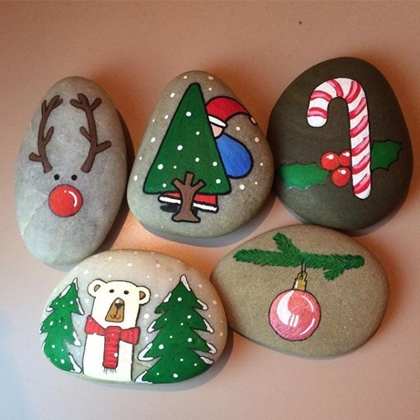 Stone painting for Christmas - artistic DIY ideas and tips for a ...