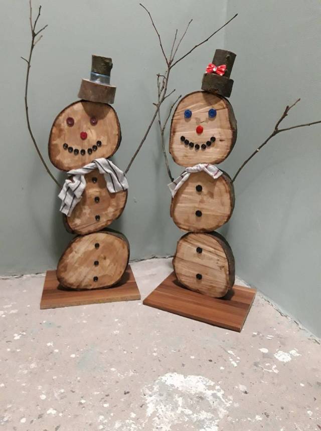 Create an amazing DIY snowman for Christmas from sliced wood: A ...