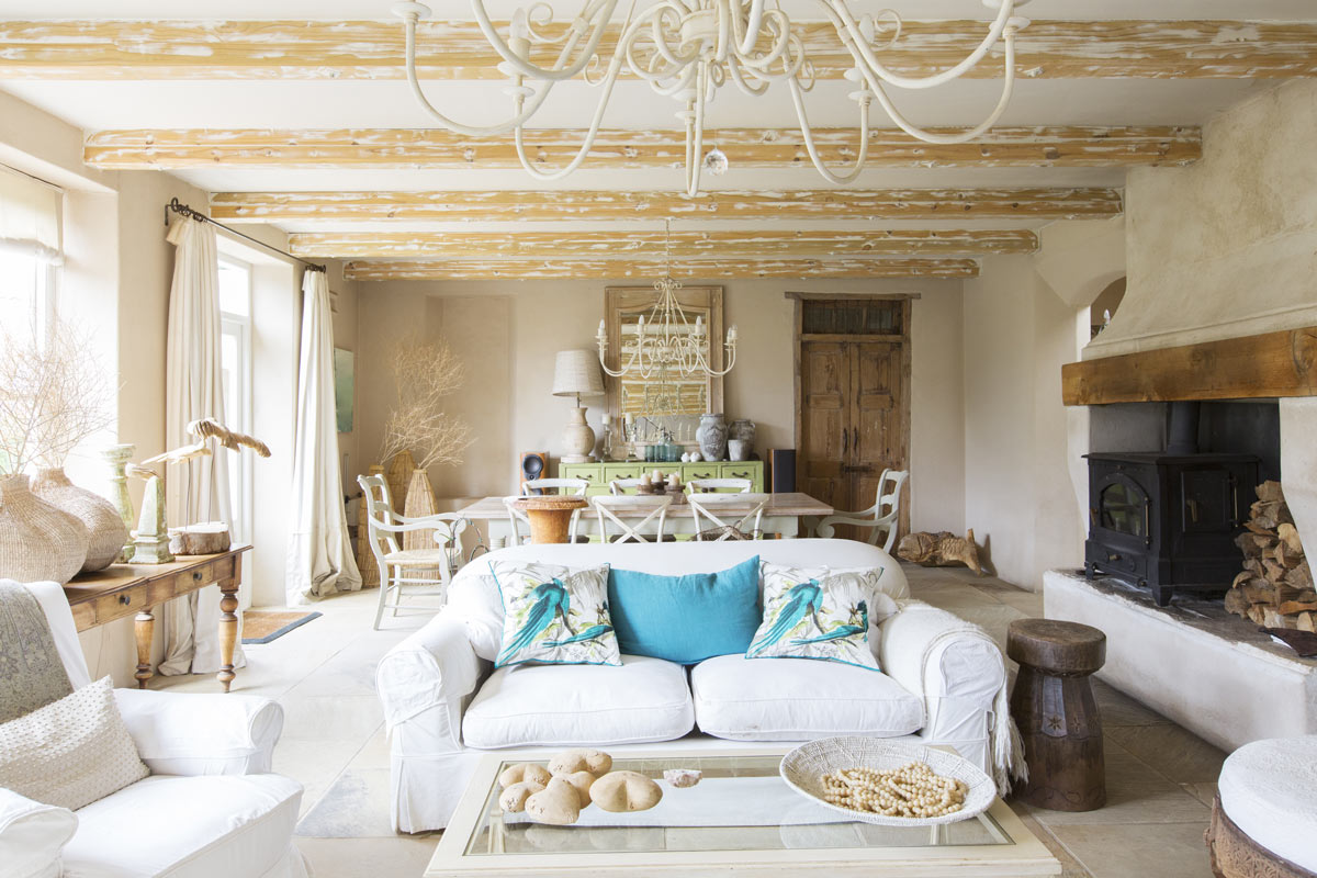 Farmhouse living room in the style of Provence: 20 decorative ideas and ...