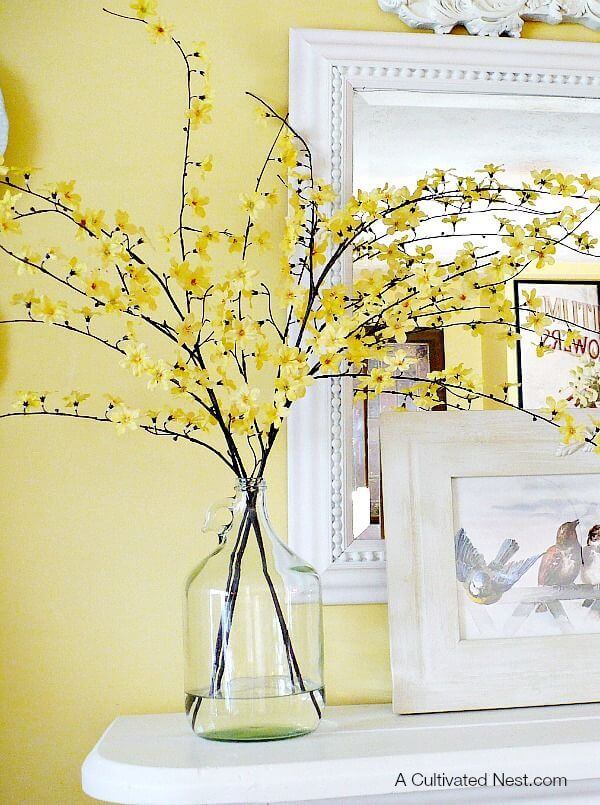 Beautiful spring decorations for your home with glass jars and vases ...