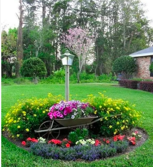 Improve your garden: 30 Inspiration ideas for round shape flower beds ...