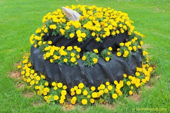 Improve your garden: 30 Inspiration ideas for round shape flower beds ...