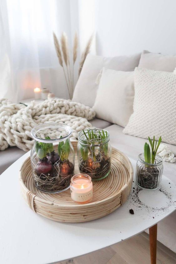 20 Great ideas on how to use an ordinary tray to create central spring ...
