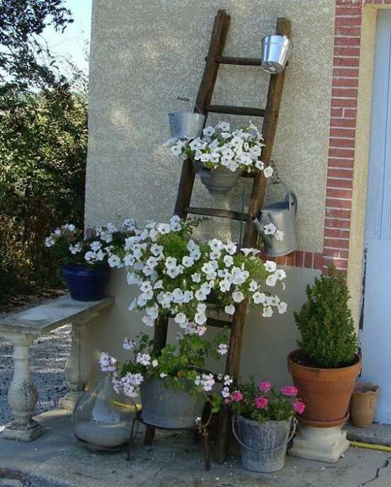 22 Amazing spring decoration ideas with an old ladder | My desired home