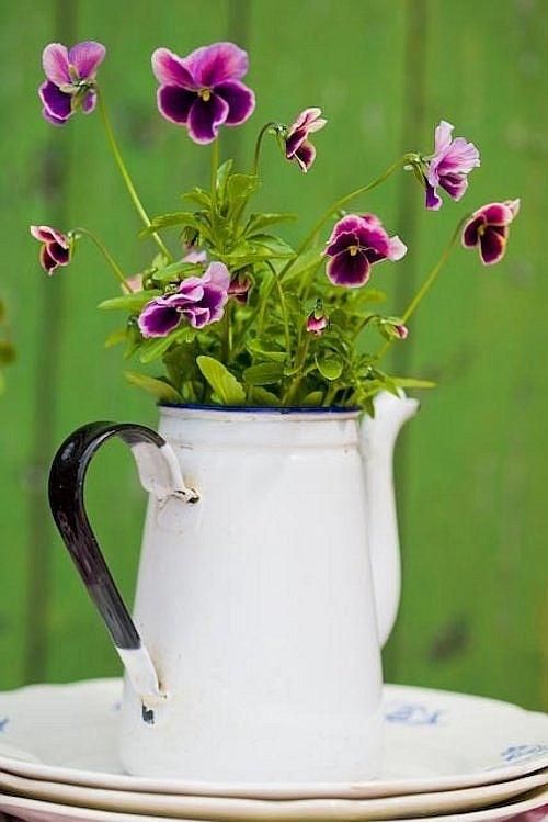 Turn old kitchen utensils into beautiful decorations for spring: 22 ...