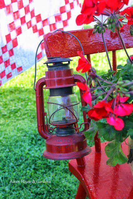30 Amazing ideas with red ... touches in your yard, garden or balcony ...
