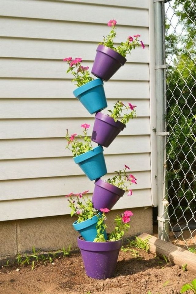 Create a DIY flower tower for an amazing garden decoration | My desired ...