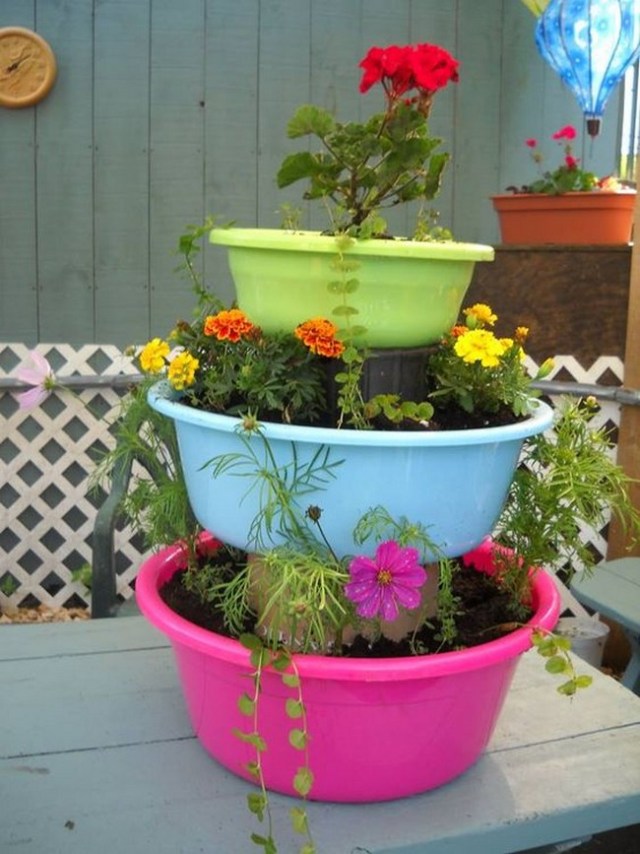 Create a DIY flower tower for an amazing garden decoration | My desired ...