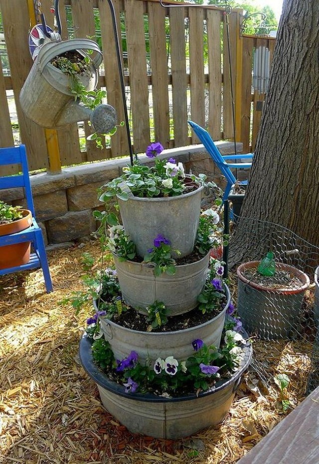 Create a DIY flower tower for an amazing garden decoration | My desired ...