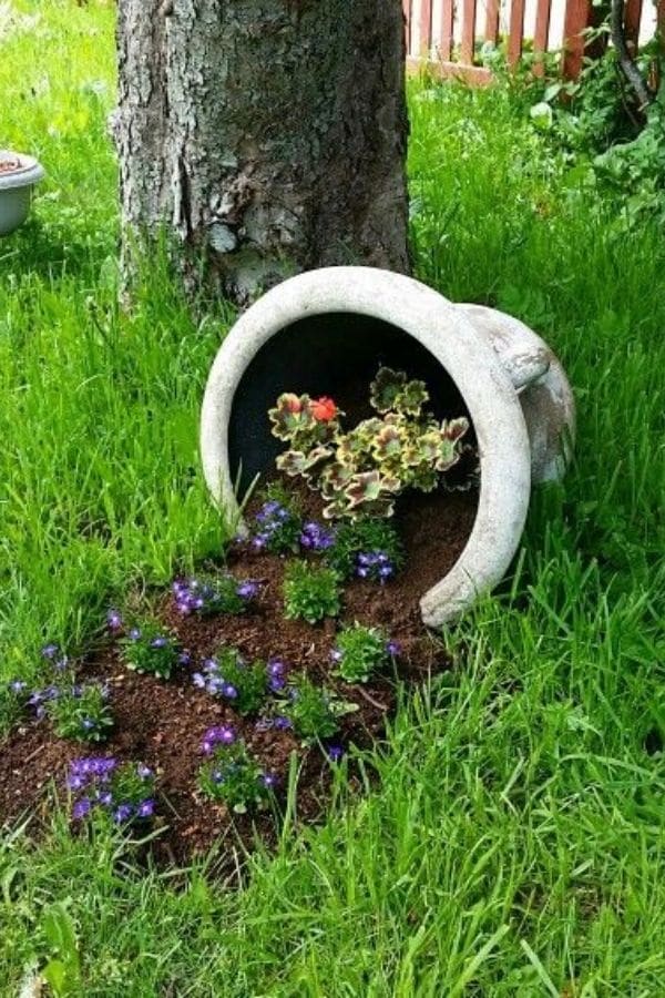 Beautiful DIY spilled flowerpots decoration - 33 ideas that will ...