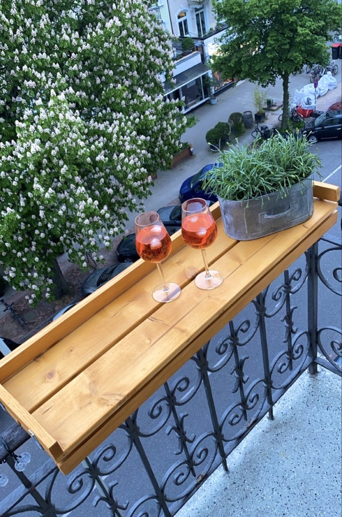 Small bar or hanging balcony tables, 22 amazing variations for tiny ...